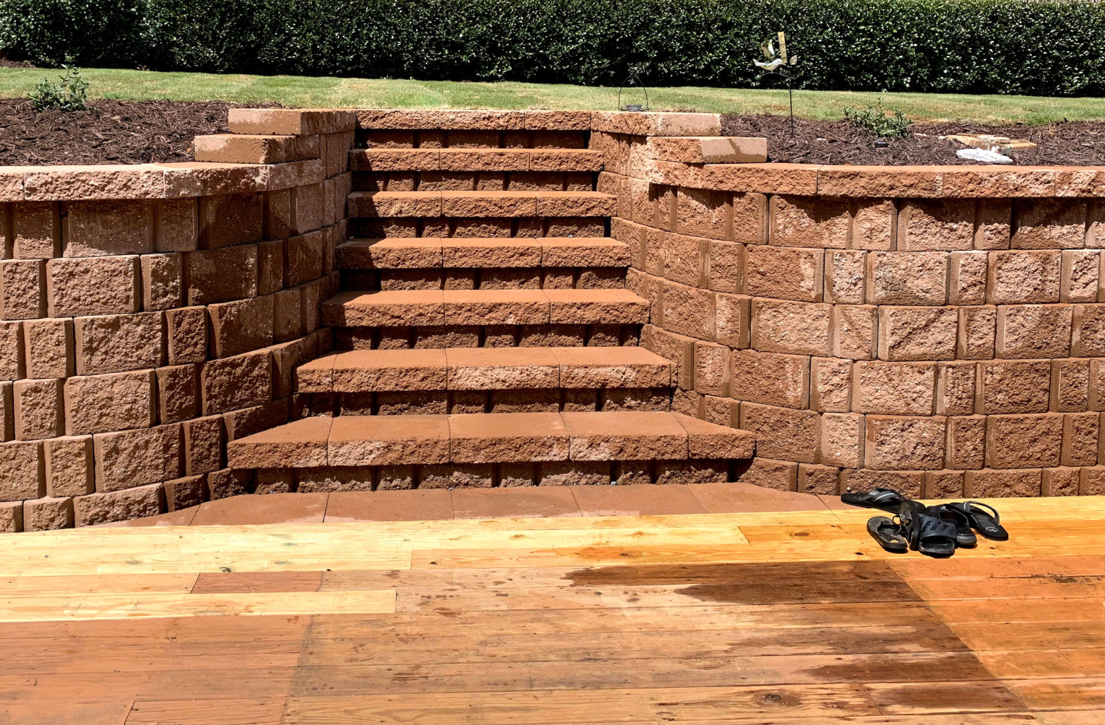 JJ Retaining Walls – Hardscapes and More